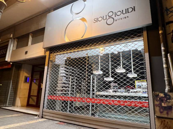 Security lattice shutters - LoweDoors