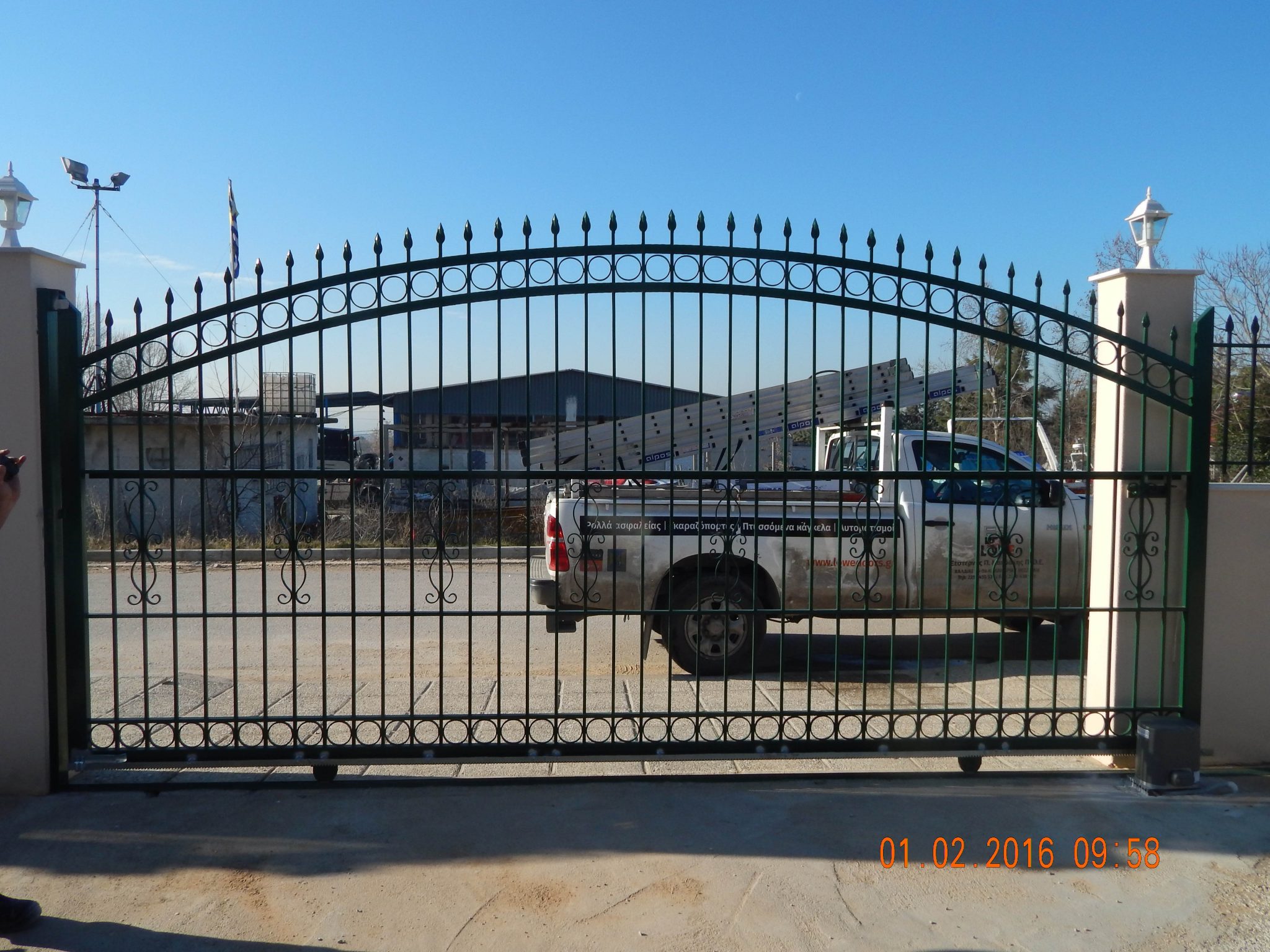 Sliding gate mechanisms - LoweDoors