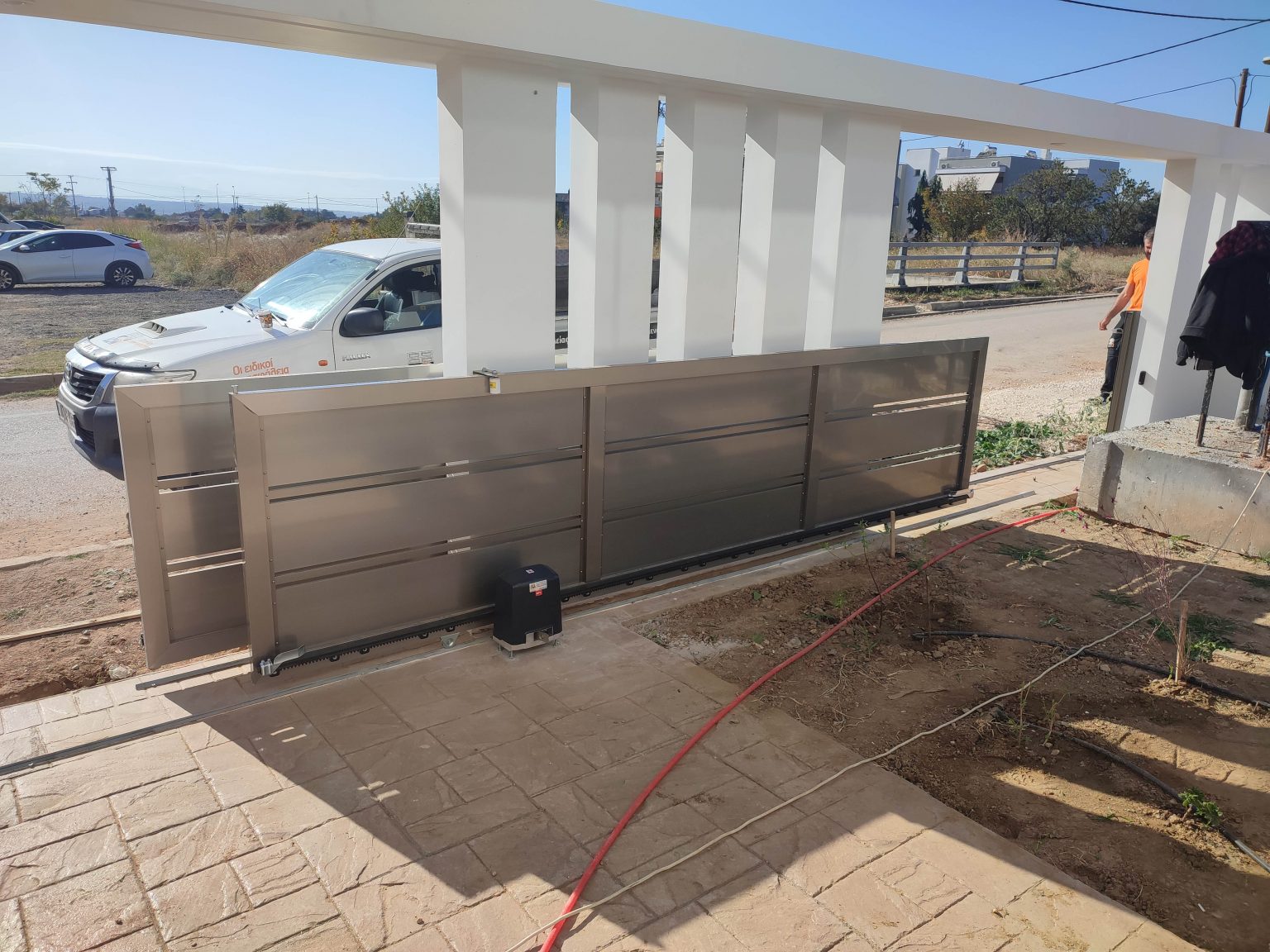 Sliding gate mechanisms - LoweDoors